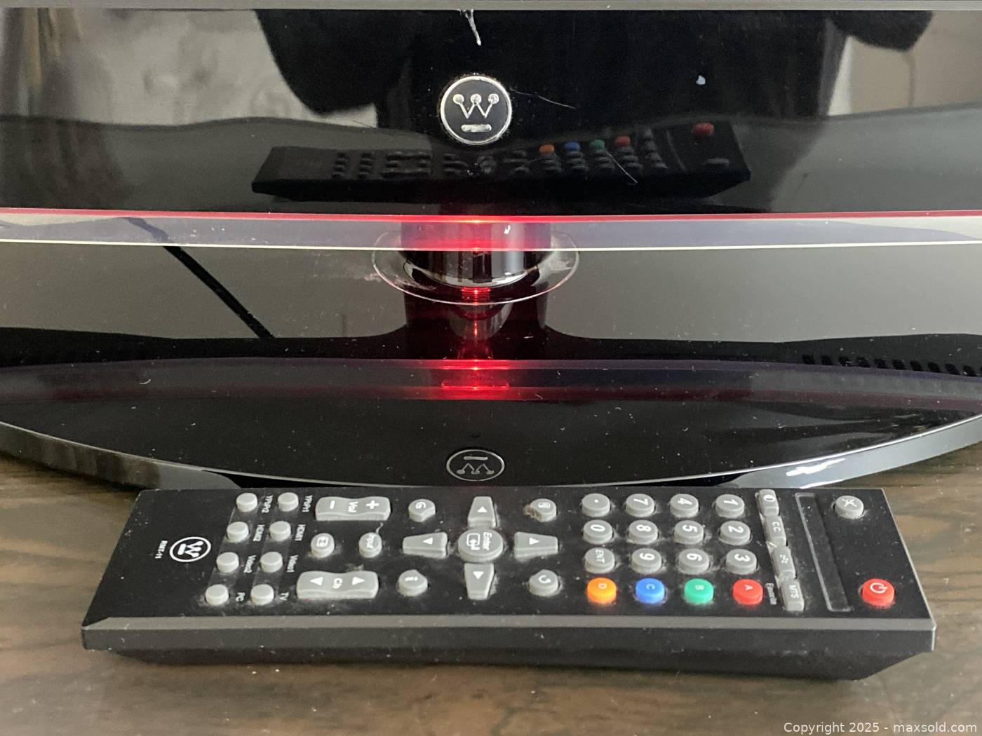 Westinghouse 32" Television with Remote | Maxsold