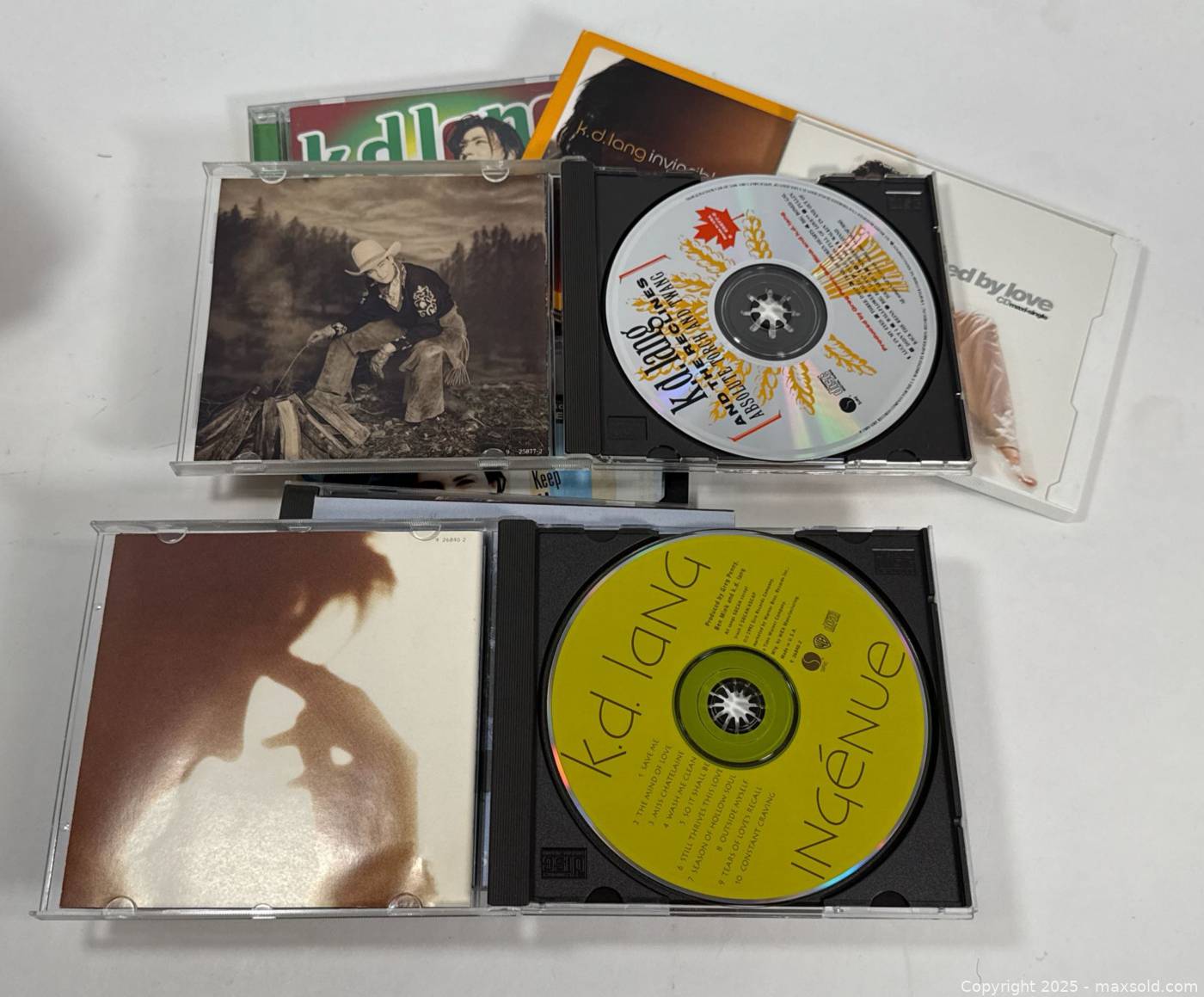 Collection of female artist CD albums | Maxsold
