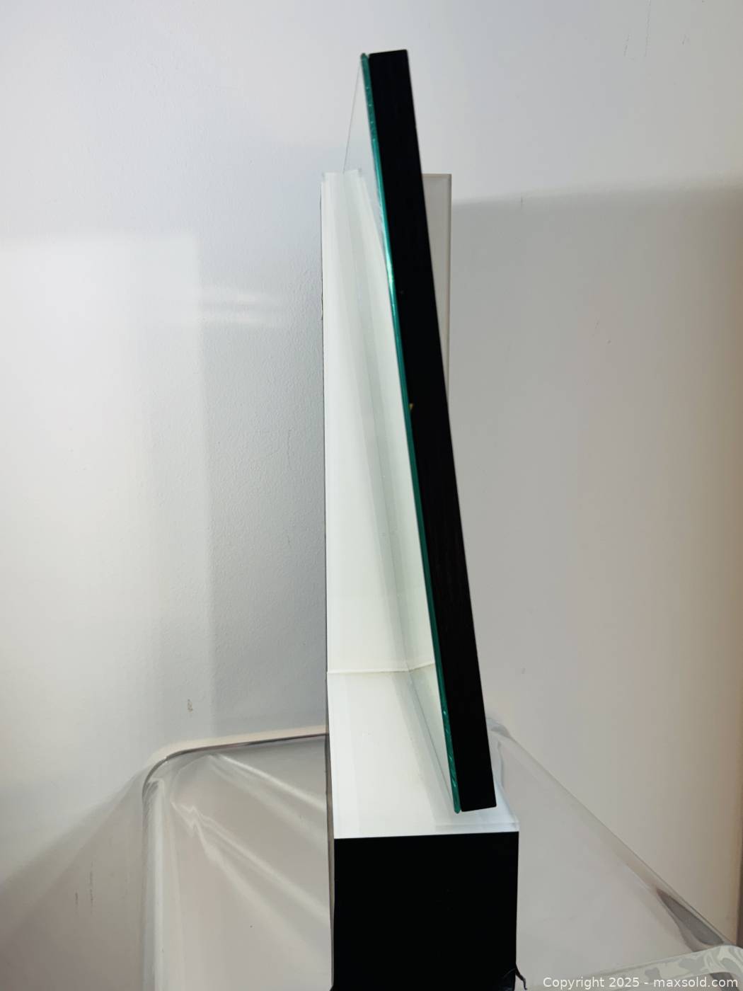 Montblanc store display tilting mirror | Maxsold