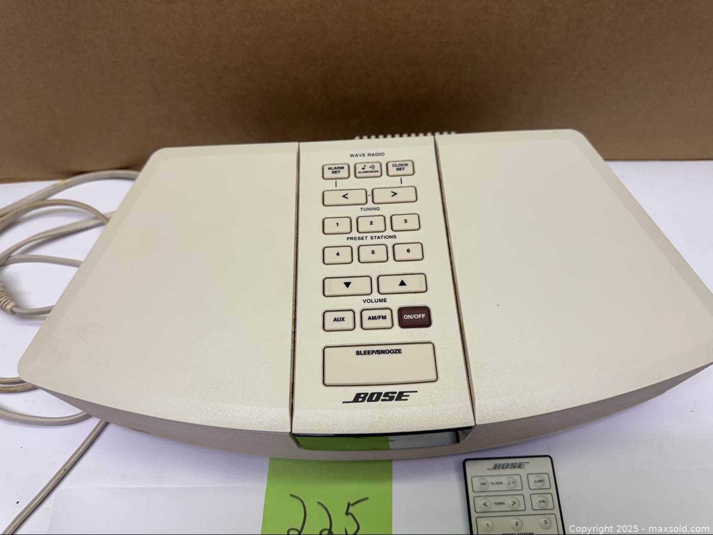 Bose AWR1-1W Wave Radio with remote | Maxsold