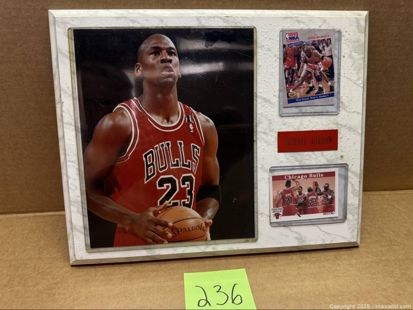 Michael Jordan Bulls Plaque With 2 Cards | Maxsold