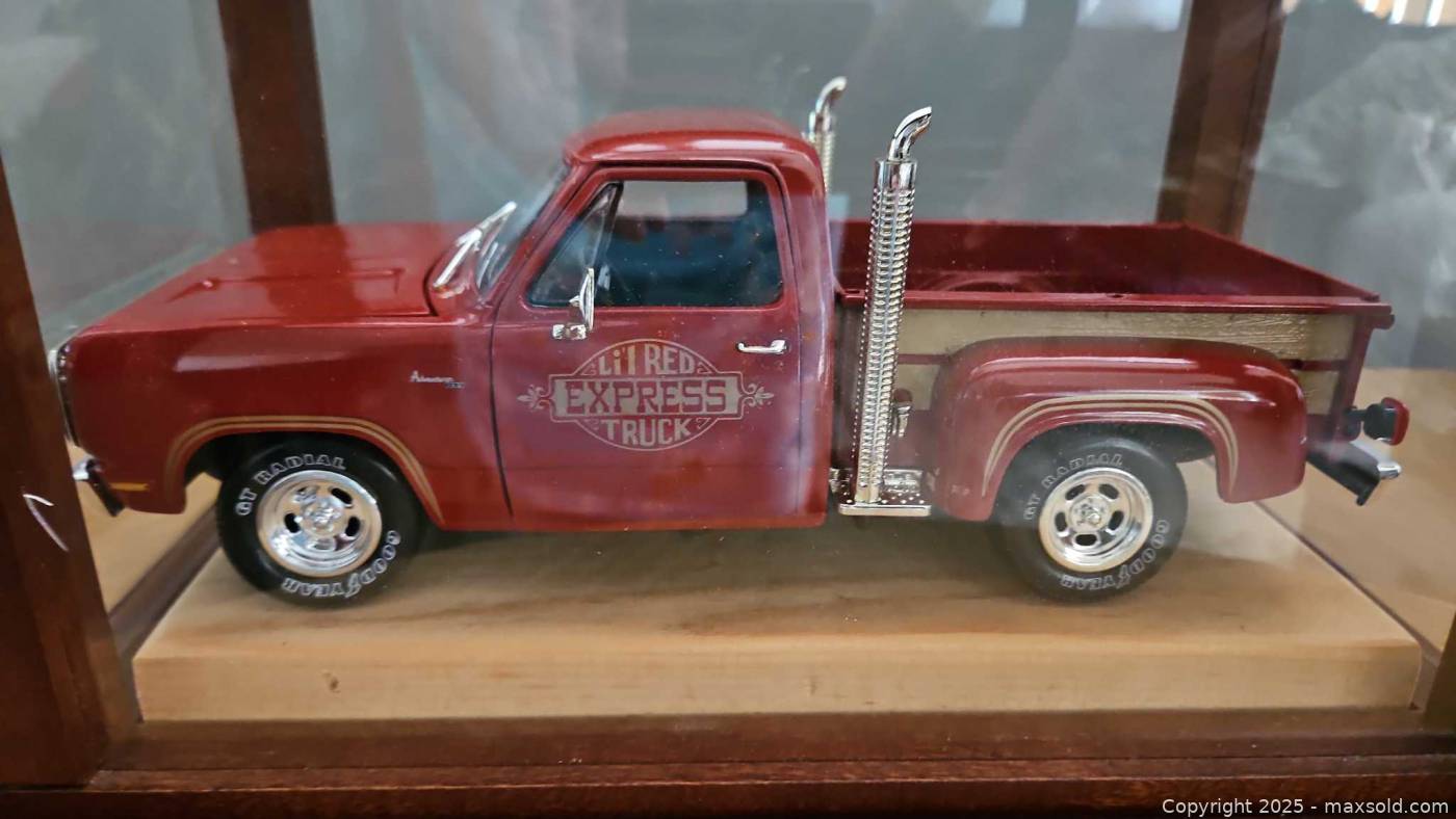 1978 Dodge Lil Red Express Truck 1:18 Die-Cast Model with Display ...