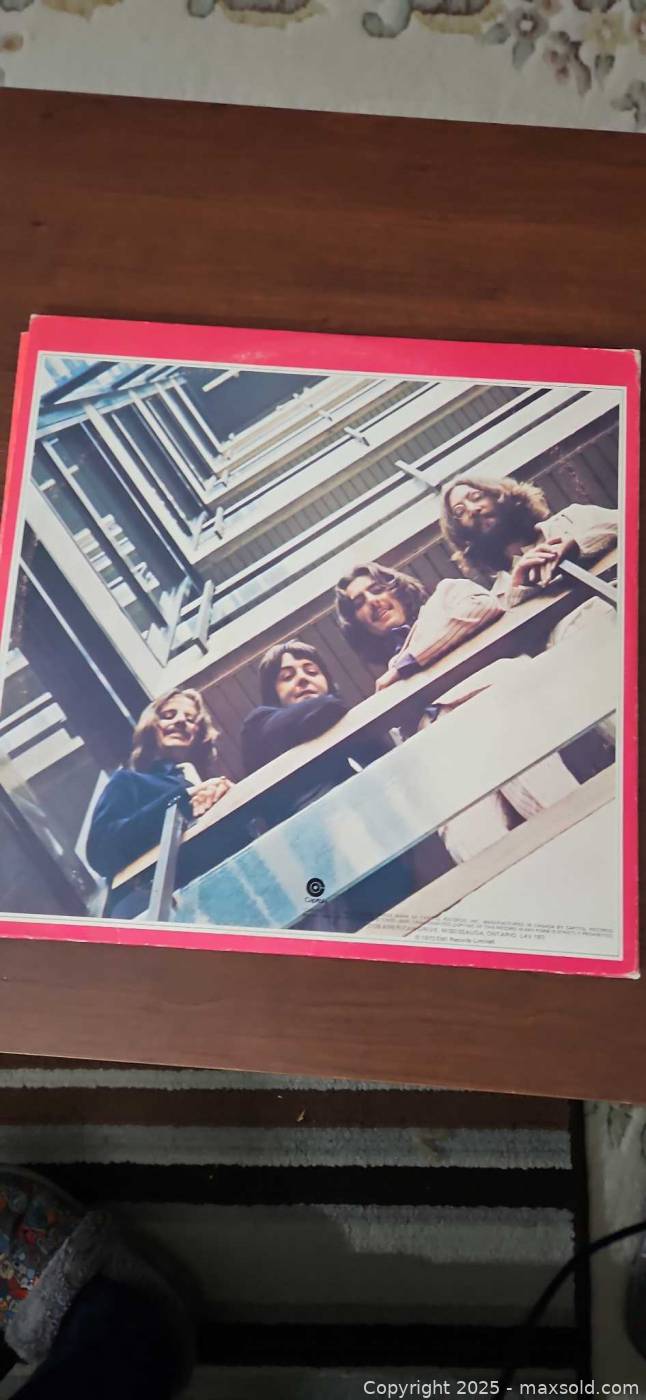 The Beatles 1967-1970 gatefold 2-LP vinyl | Maxsold