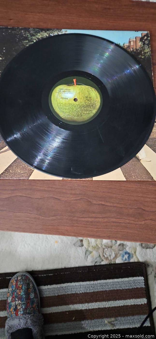 The Beatles Abbey Road vinyl LP | Maxsold