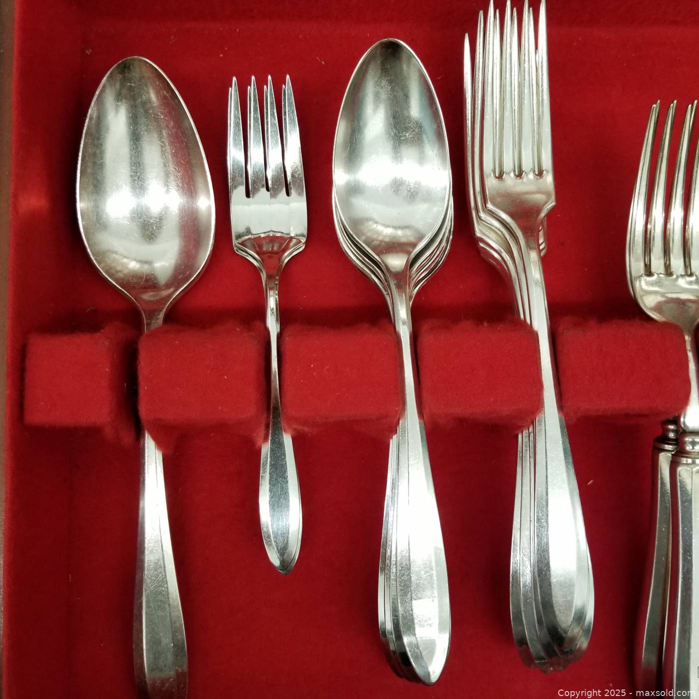 Community Plate Oneida Patrician silver-plated flatware set in fitted ...