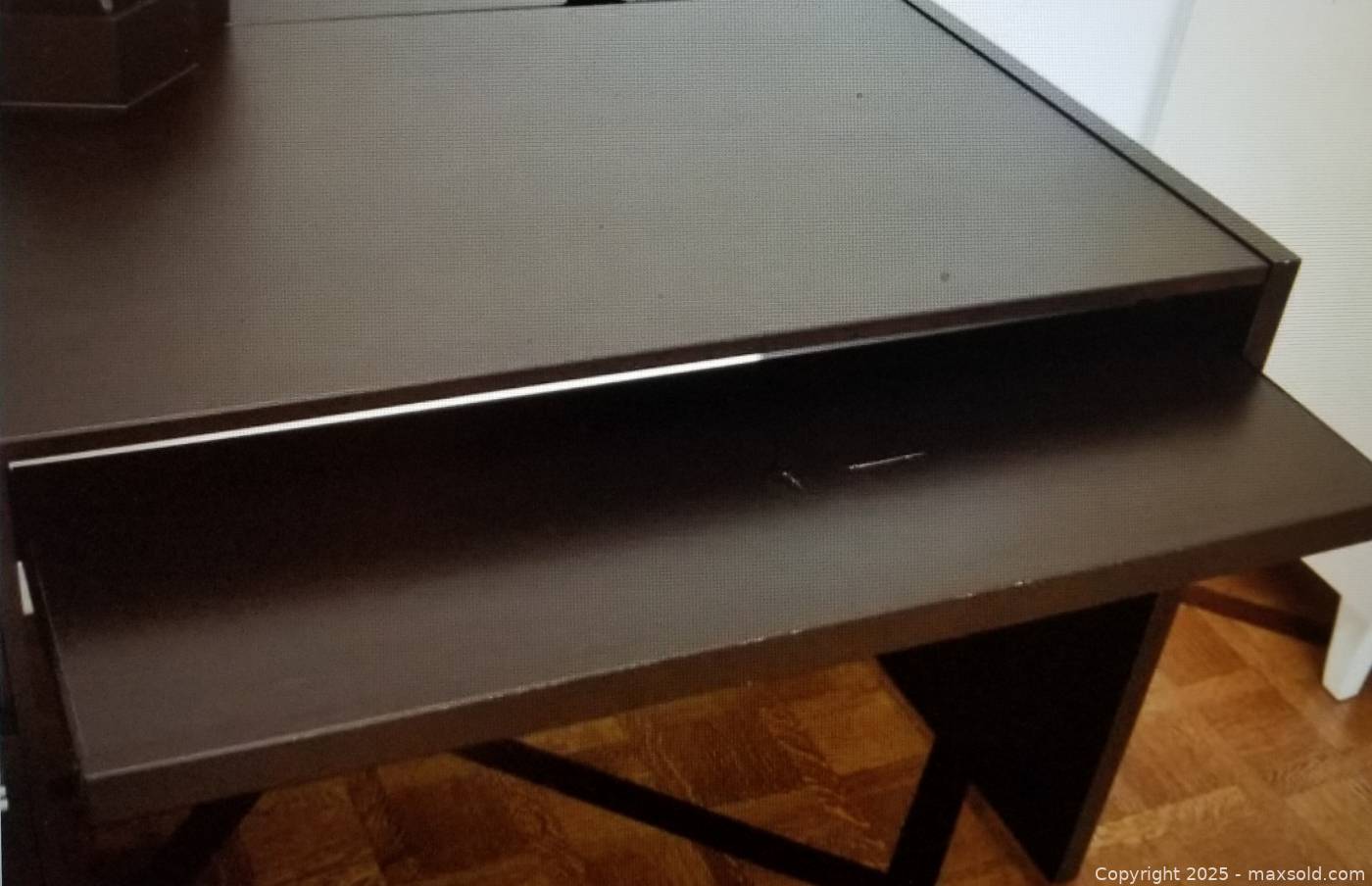 MDF executive office desk 60in x 30in x 31in | Maxsold