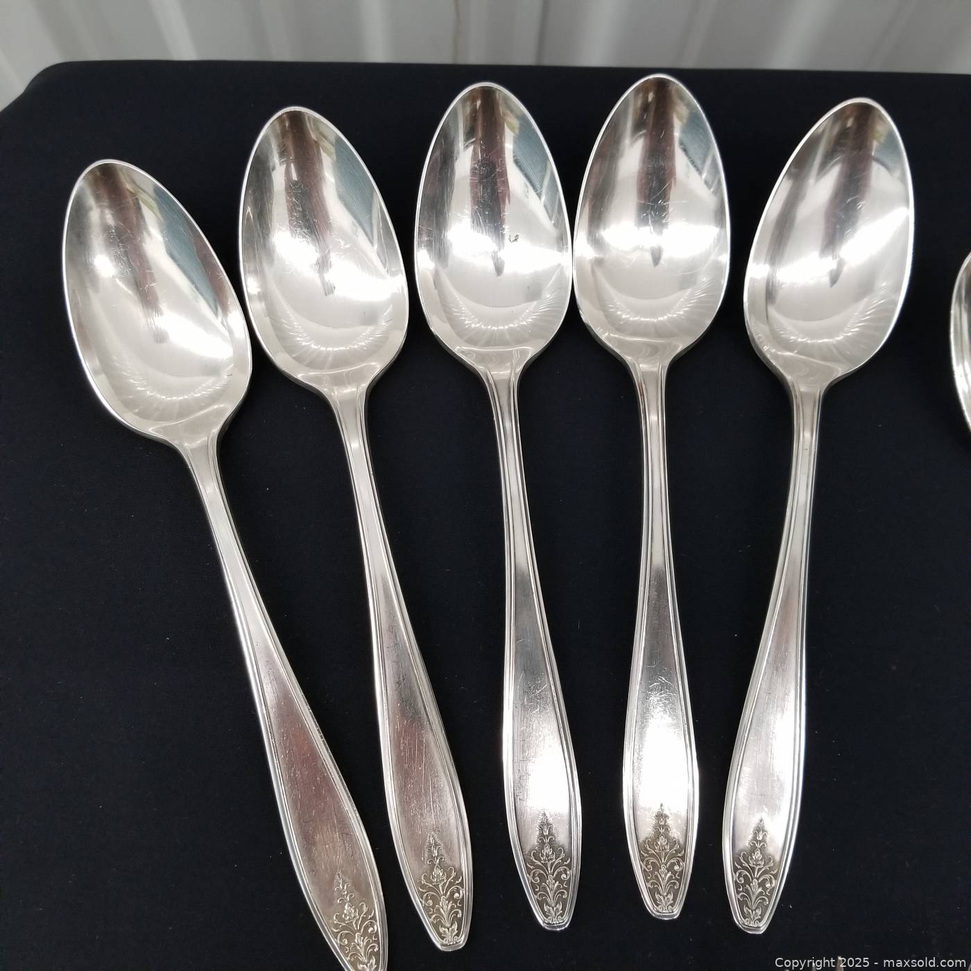 Wm Rogers & Sons silver-plated flatware, 24 pcs | Maxsold