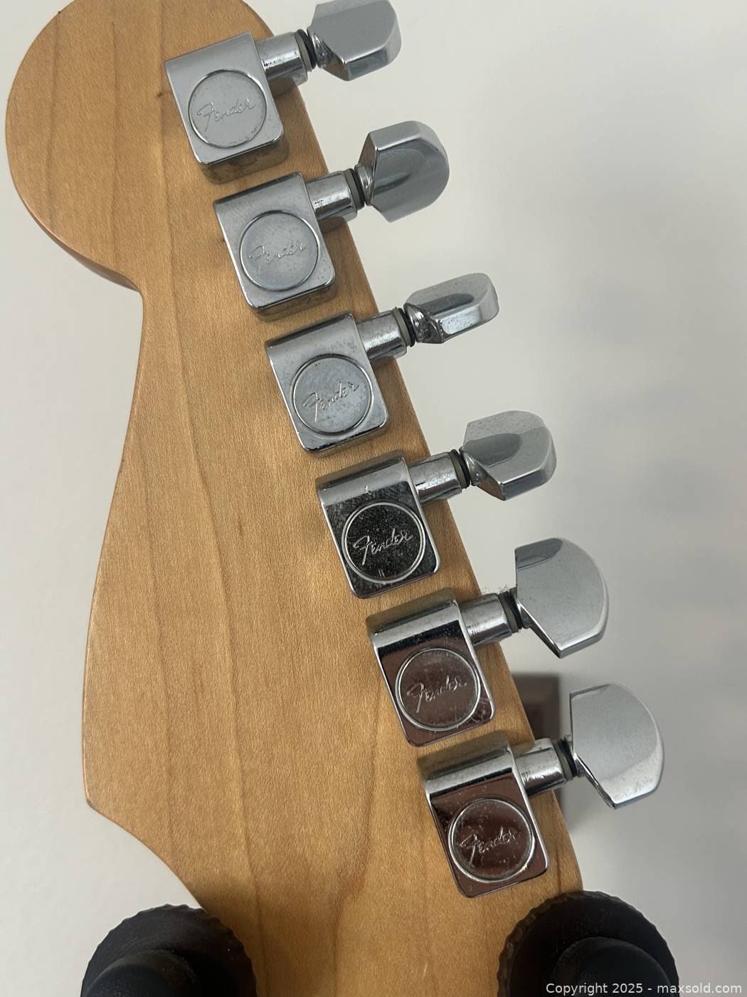 Early 90s Fender Stratocaster in Deep Blue | Maxsold