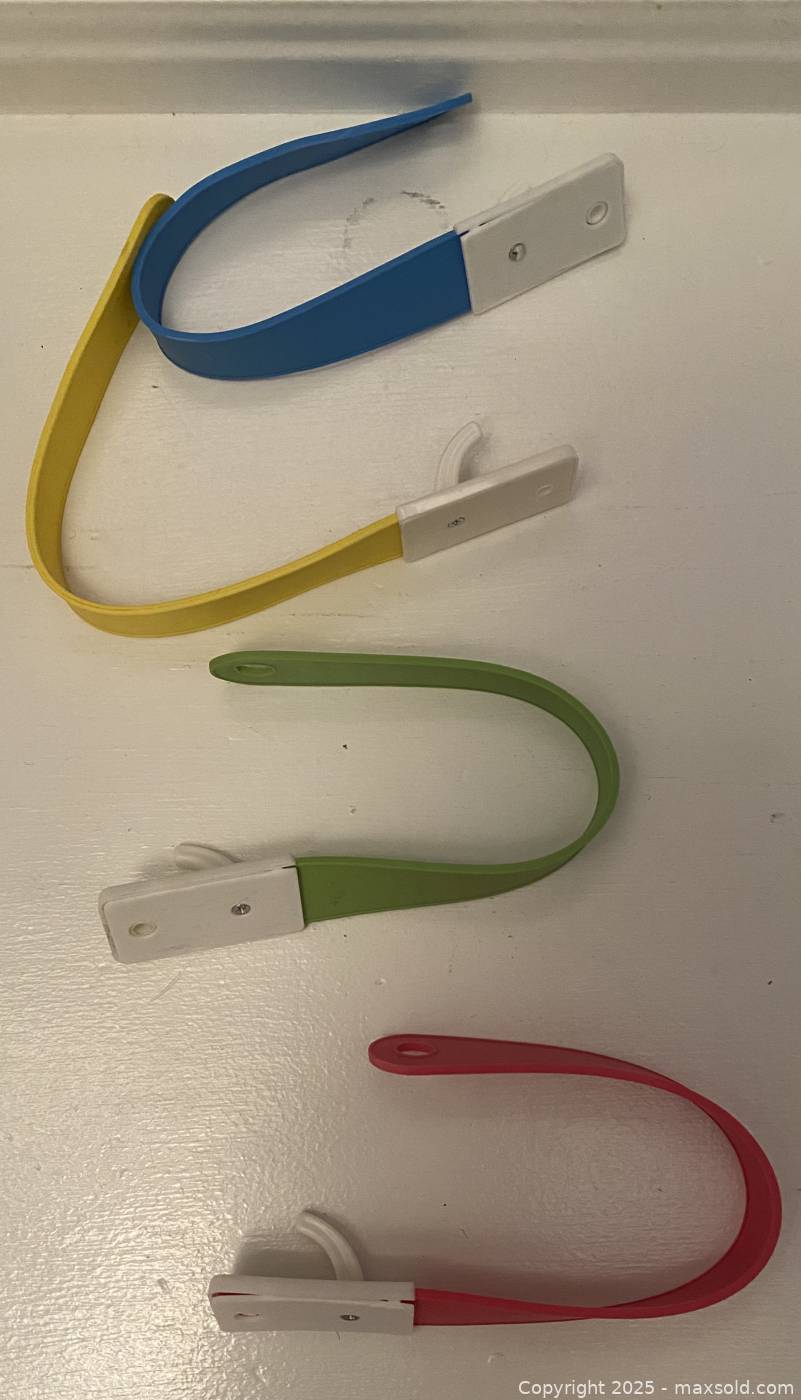 Set of 4 Rubber Loop Hooks | Maxsold