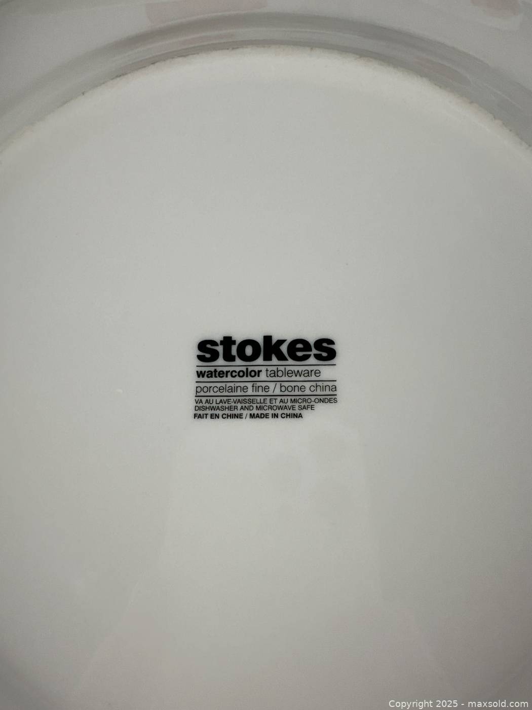 Stokes porcelain poppy dinnerware 14-piece set | Maxsold