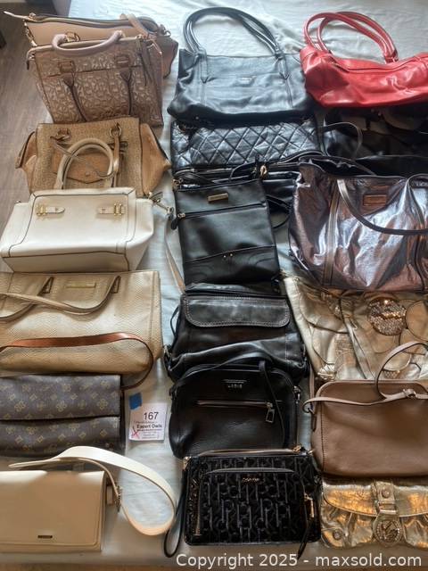Women’s Handbags And Purses | Maxsold