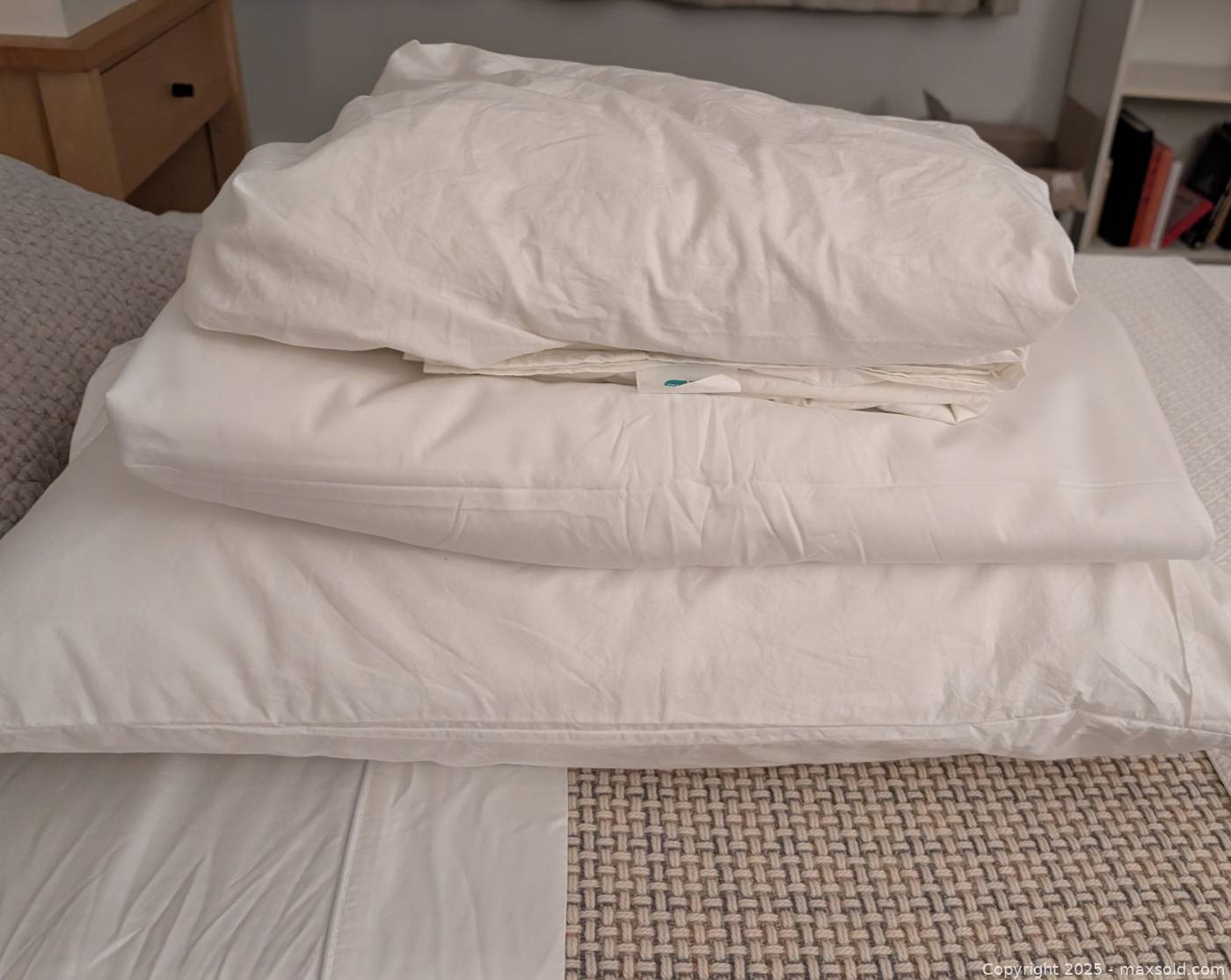 Memory foam standard pillow with twin bedding | Maxsold