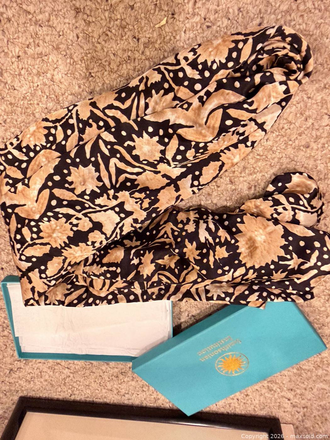 Smithsonian 100% silk black and tan scarf | Maxsold