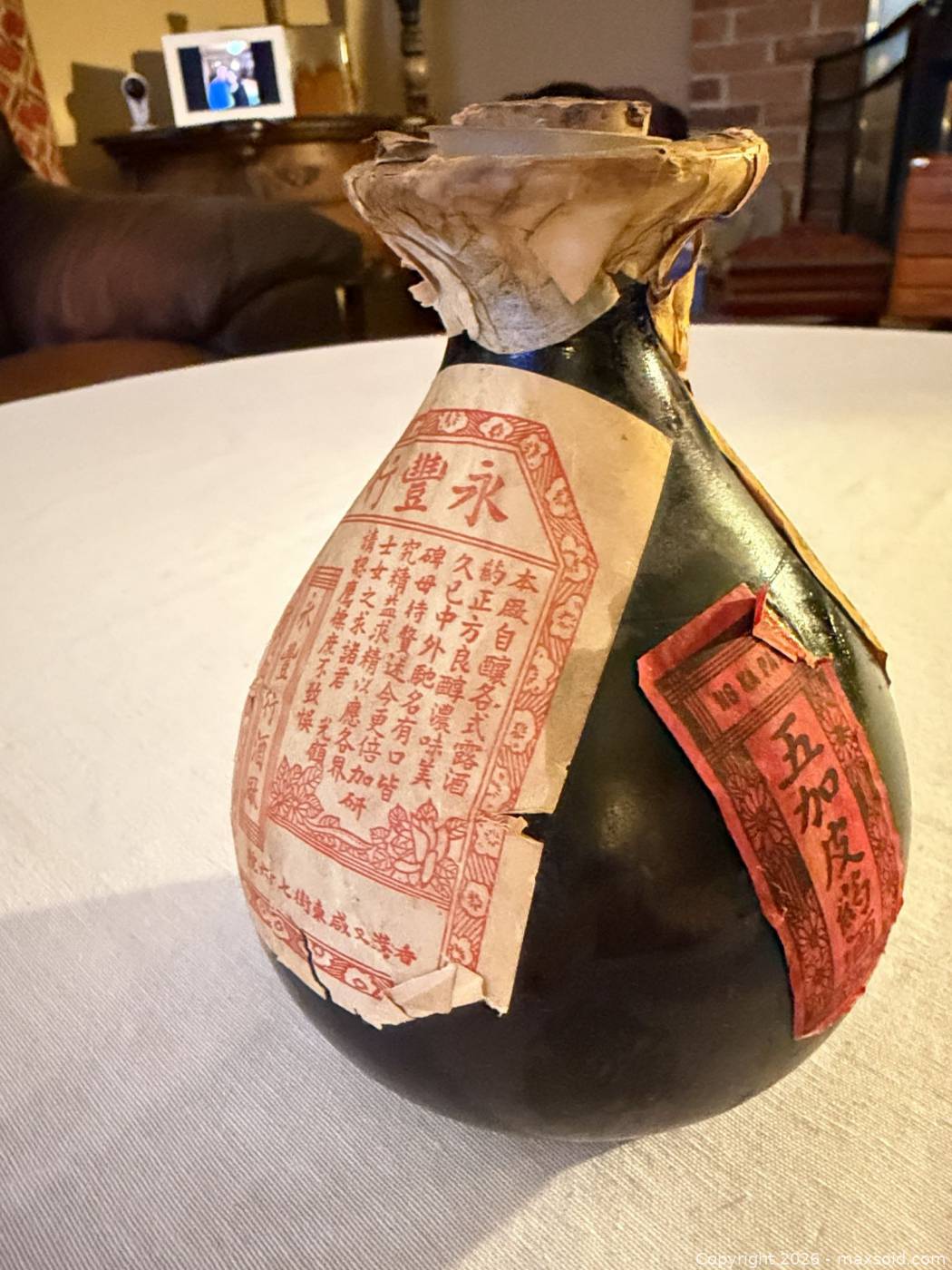Vintage Wing Fung Hong 84-proof ceramic liquor bottle | Maxsold