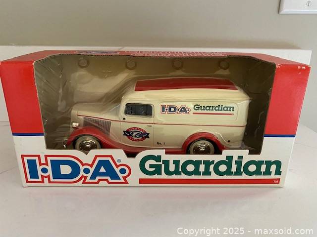 Ertl 1936 Ford Deluxe Panel Van Guardian | Maxsold