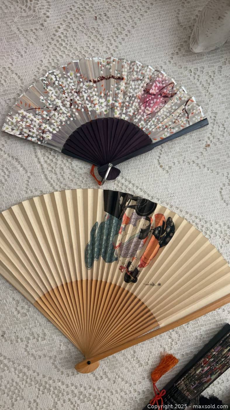 14 decorative paper folding fans | Maxsold