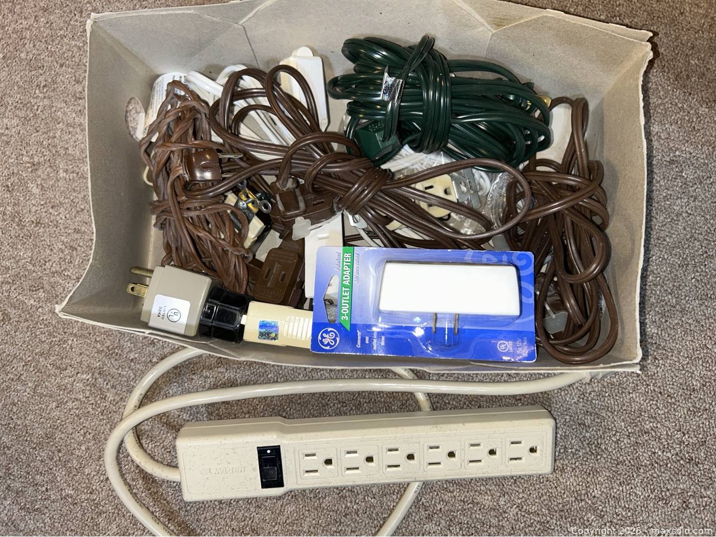Extension cords, power strip, outlet adapters | Maxsold