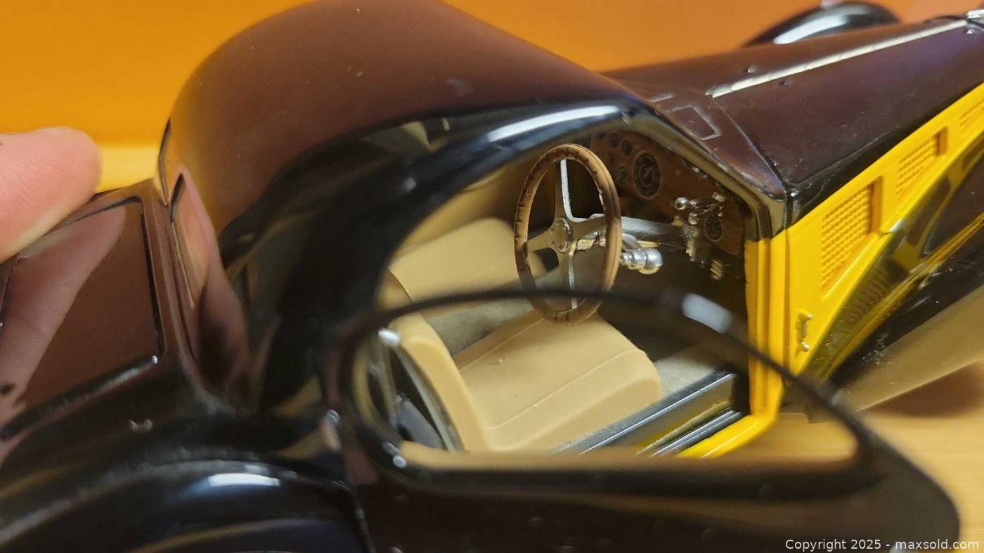 Franklin Mint 1938 Bugatti Type 57SC 1:24 Model Car | Maxsold