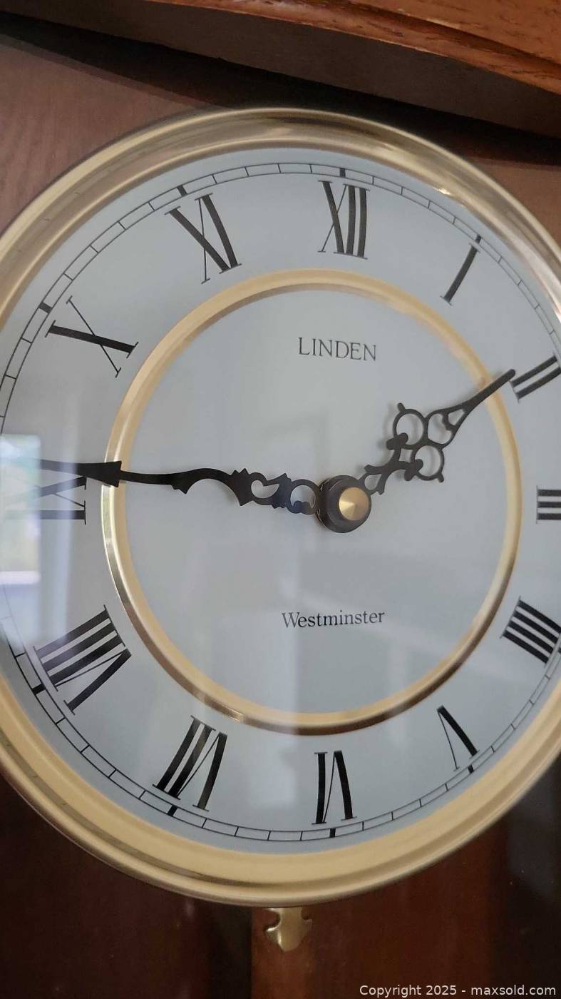 Linden quartz pendulum wall clock | Maxsold