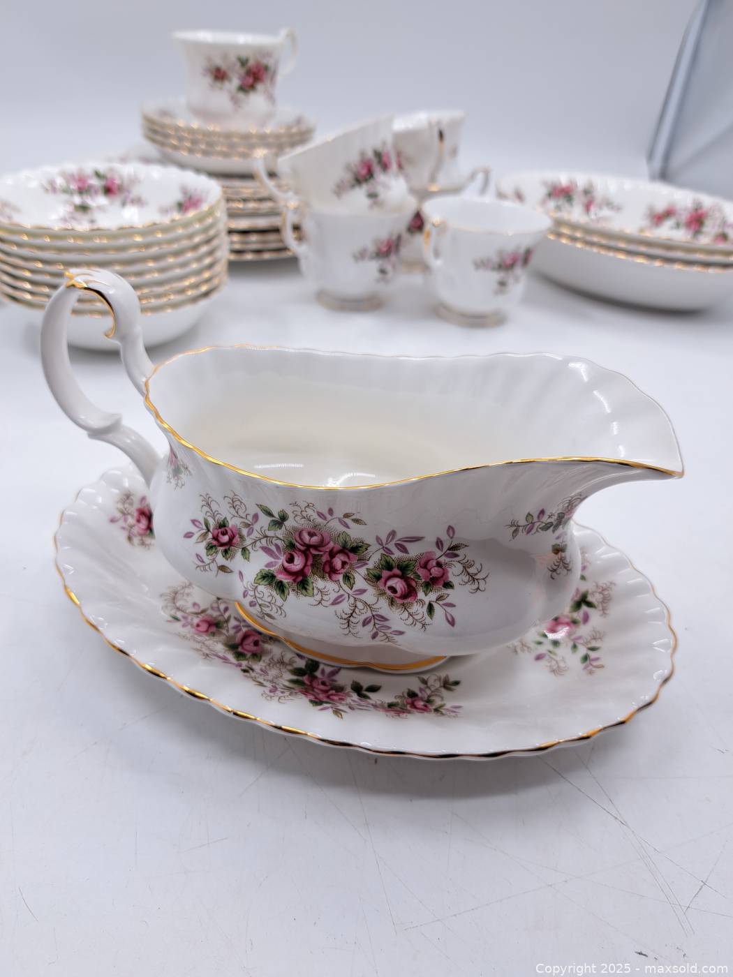 Royal Albert Lavender Rose china assortment | Maxsold
