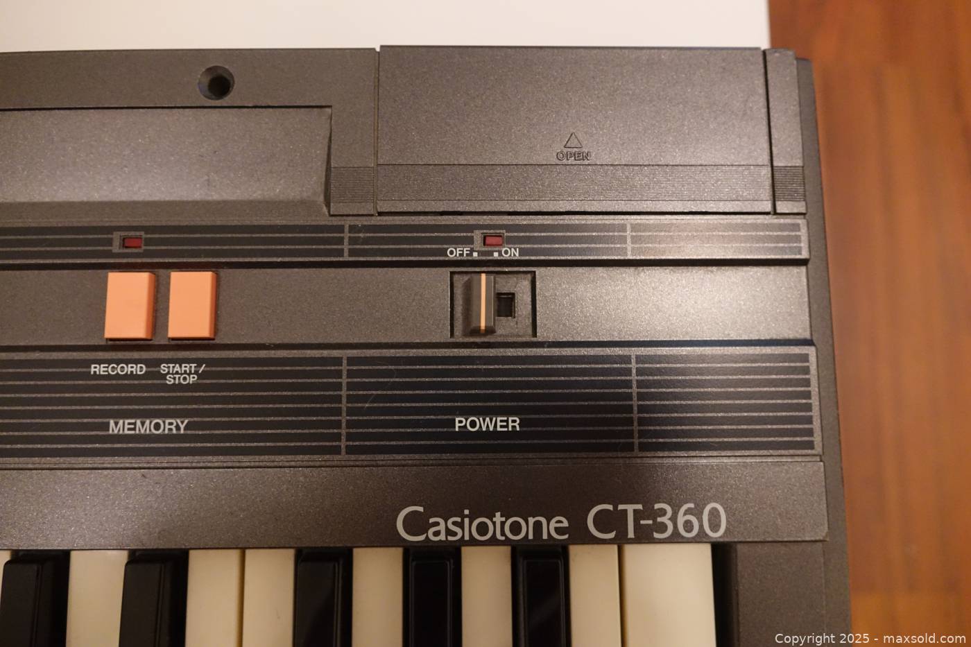 Casio Casiotone CT-360 Keyboard Synthesizer | Maxsold