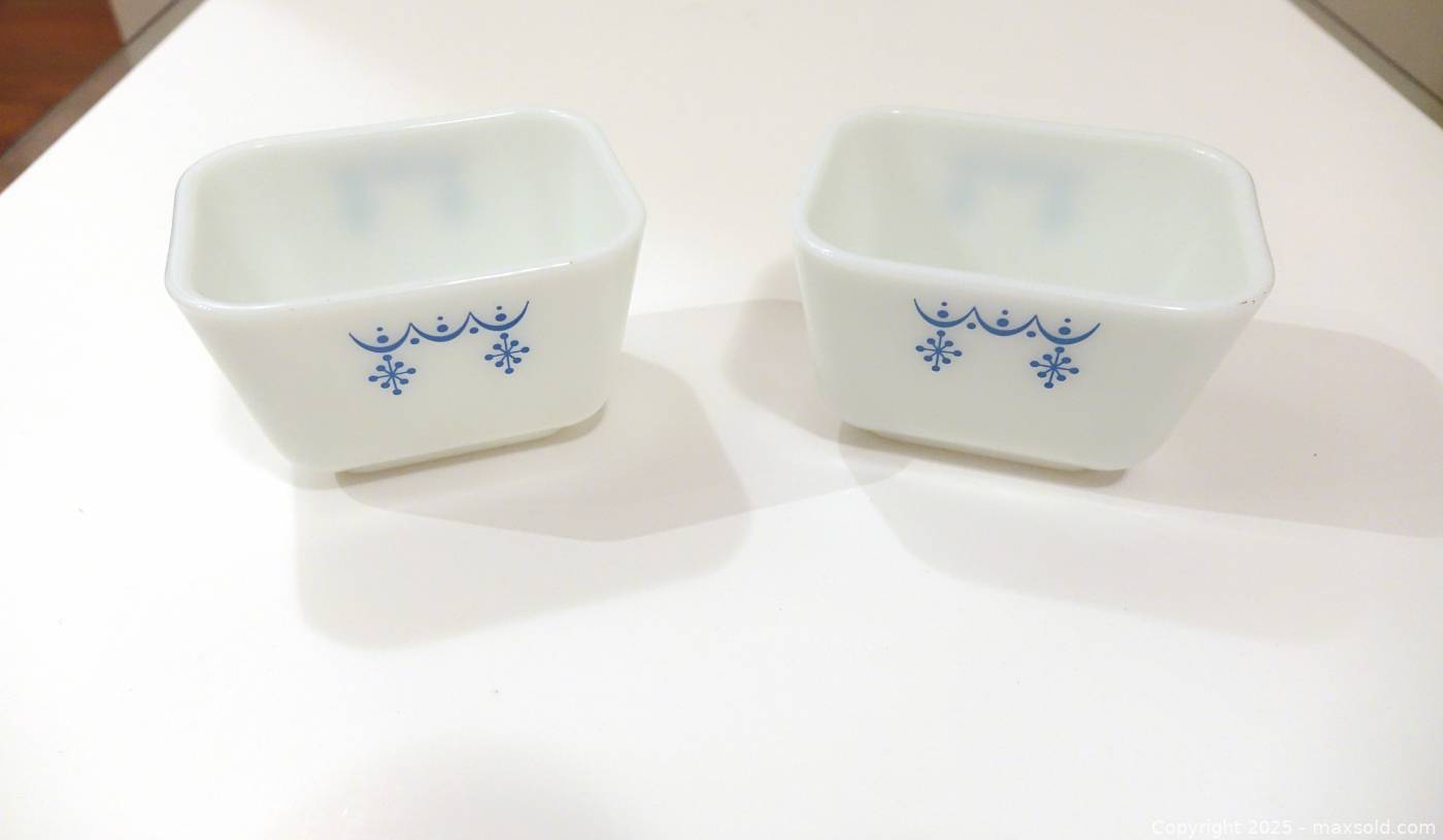 Pyrex 501-B white refrigerator dishes | Maxsold