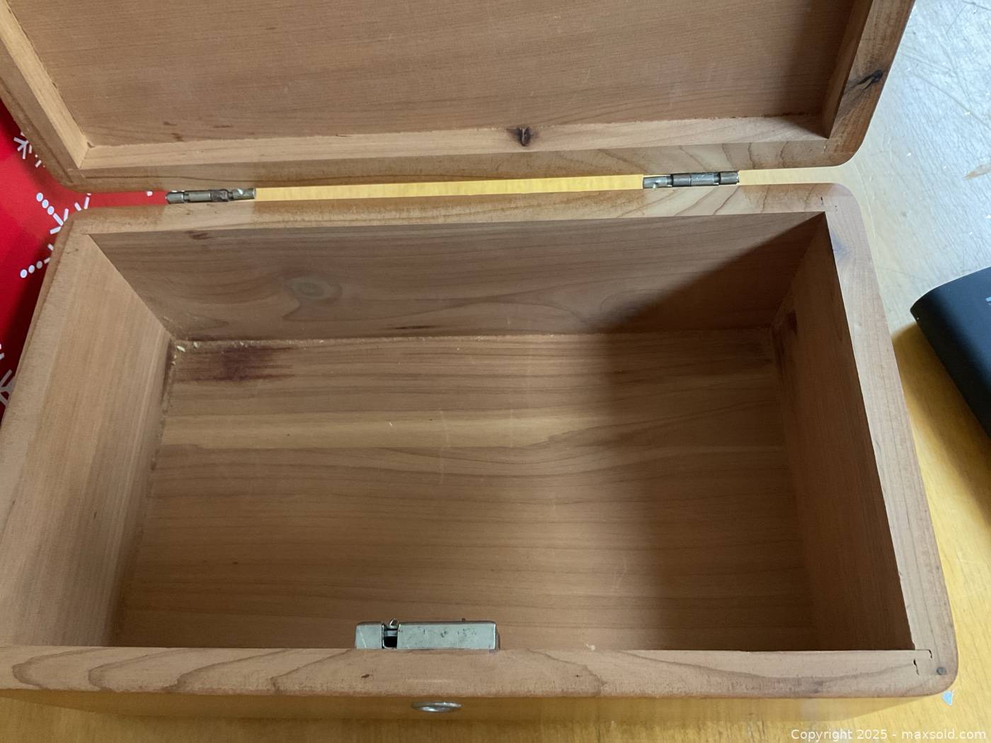 Miniature Lane cedar chest with gift box | Maxsold