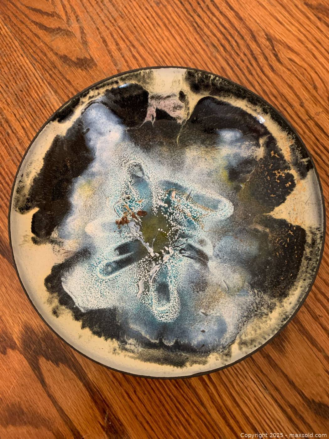 Sequoia glazed metal bowl and engraved copper tray | Maxsold