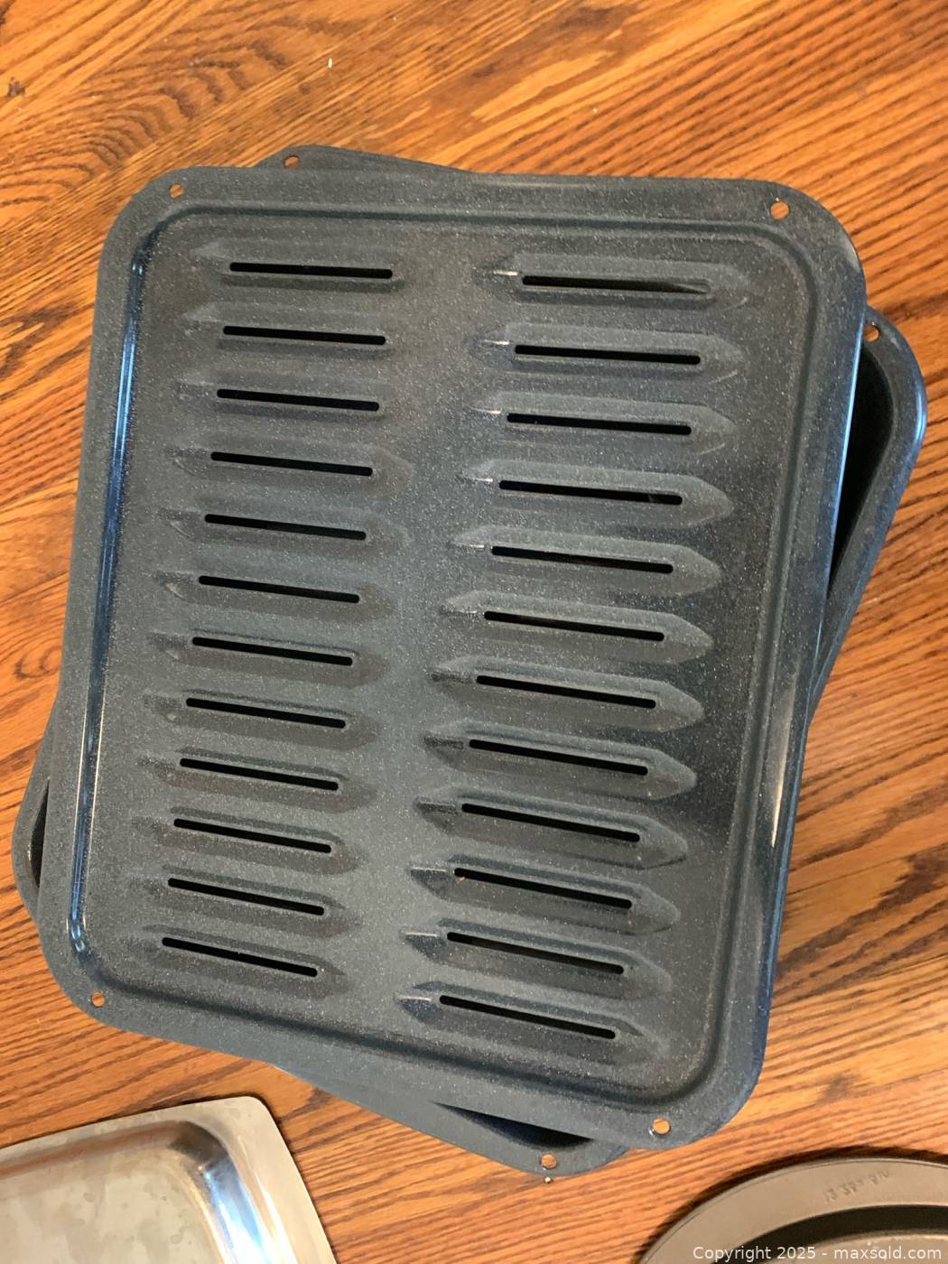 Five assorted baking sheets and trays | Maxsold