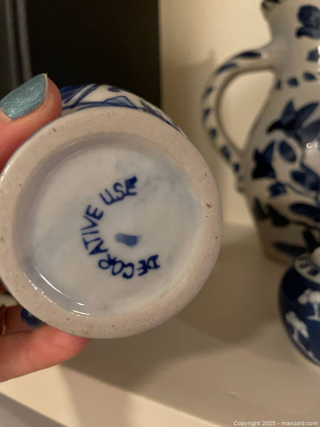Delftware-Style Blue And White Pottery With Dictionary | Maxsold