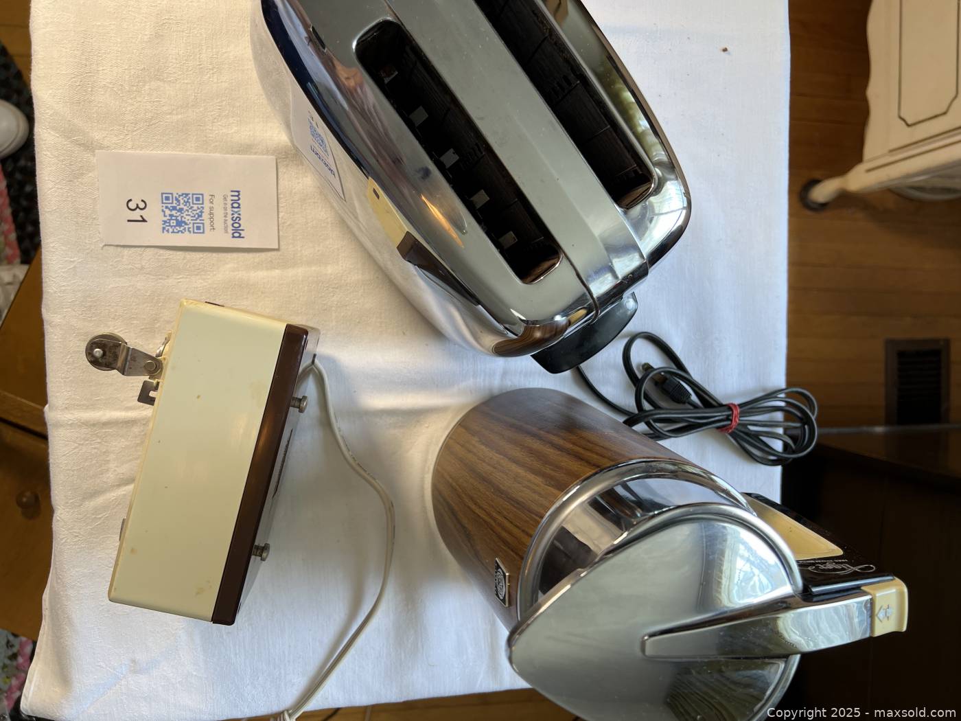 Vintage GE toaster, Tiger faux wood thermos, Sunbeam electric can ...