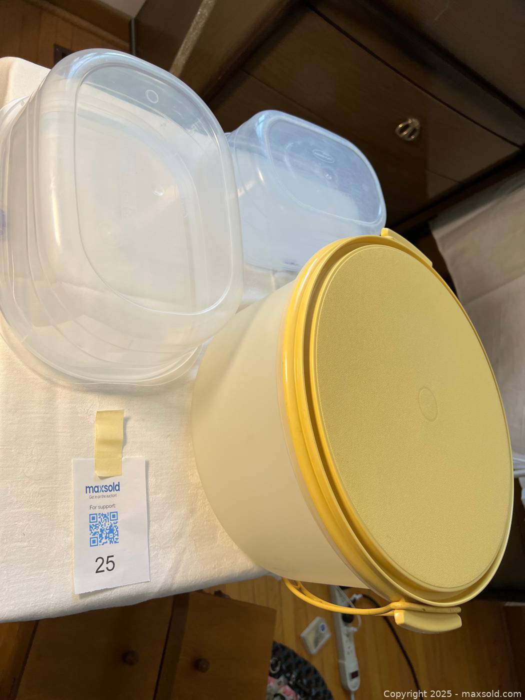 Tupperware cake carrier with two clear plastic food storage containers ...